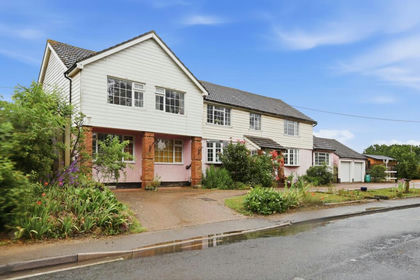 Houses with Land for Sale in the UK - 9,268 Properties | LandSale